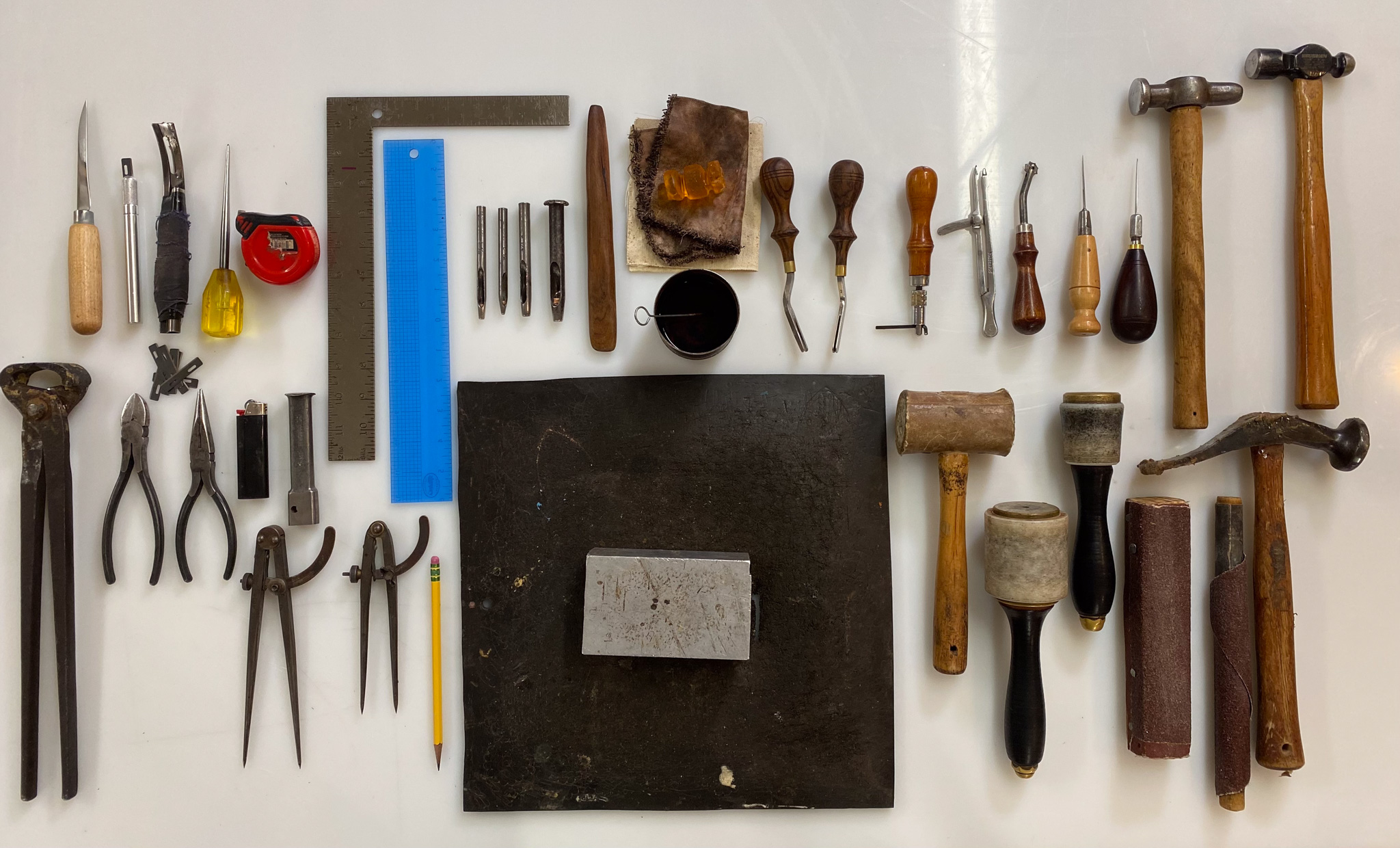 Leather Craft Tools that are Essential for any Leather Craftsman. - Don ...